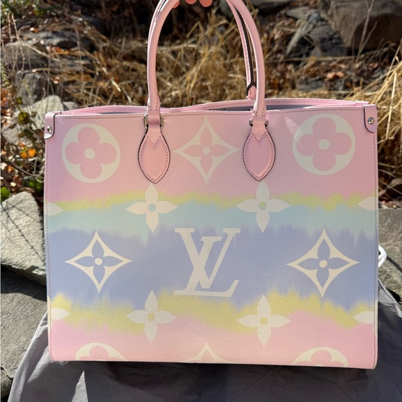 Louis Vuitton | Bags | Louis Vuitton Monogram Lv Escal On The Go Gm ...